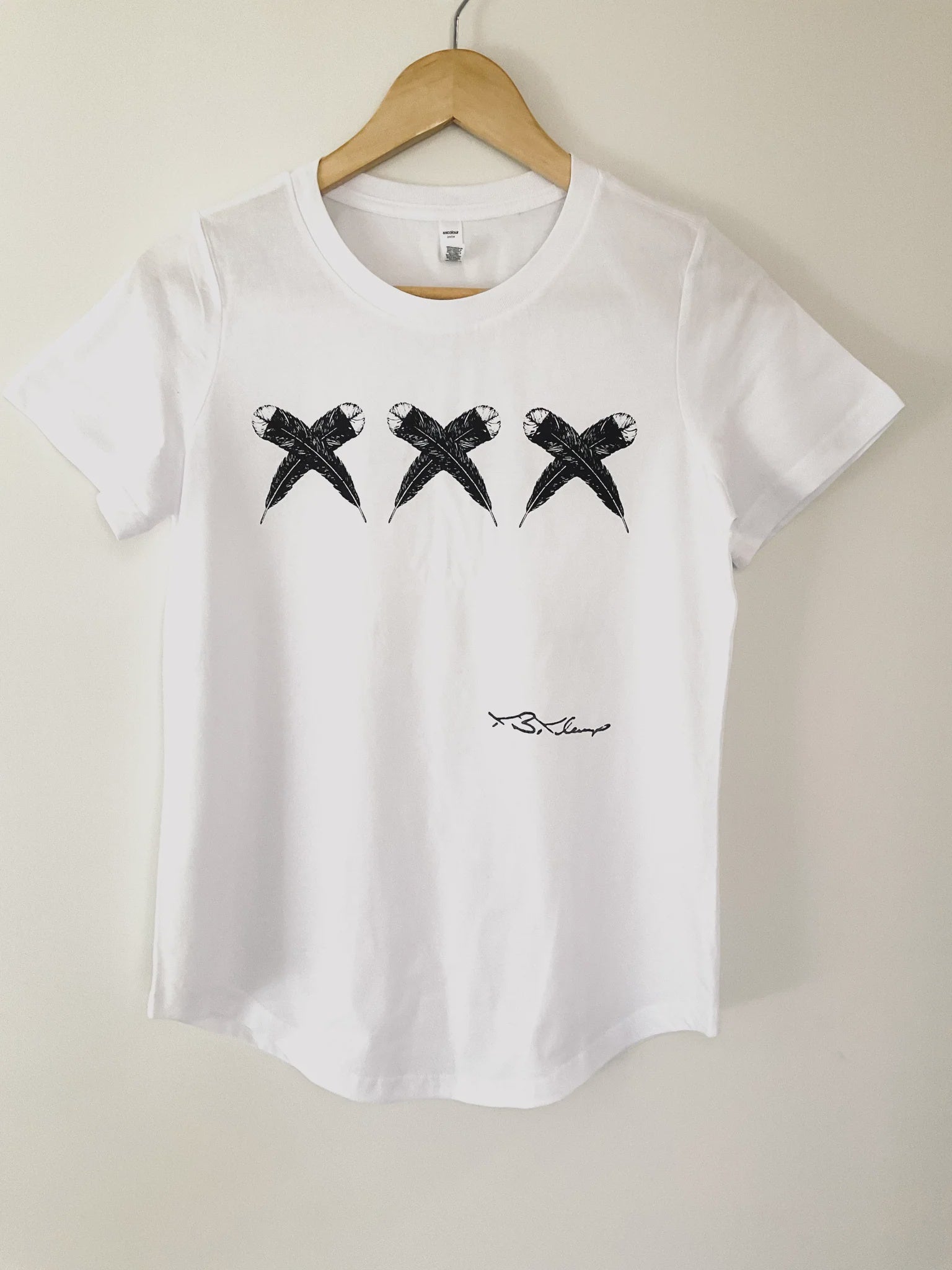 Haven Designs - Huia Kiss Kiss Womens Tee – Orinoco